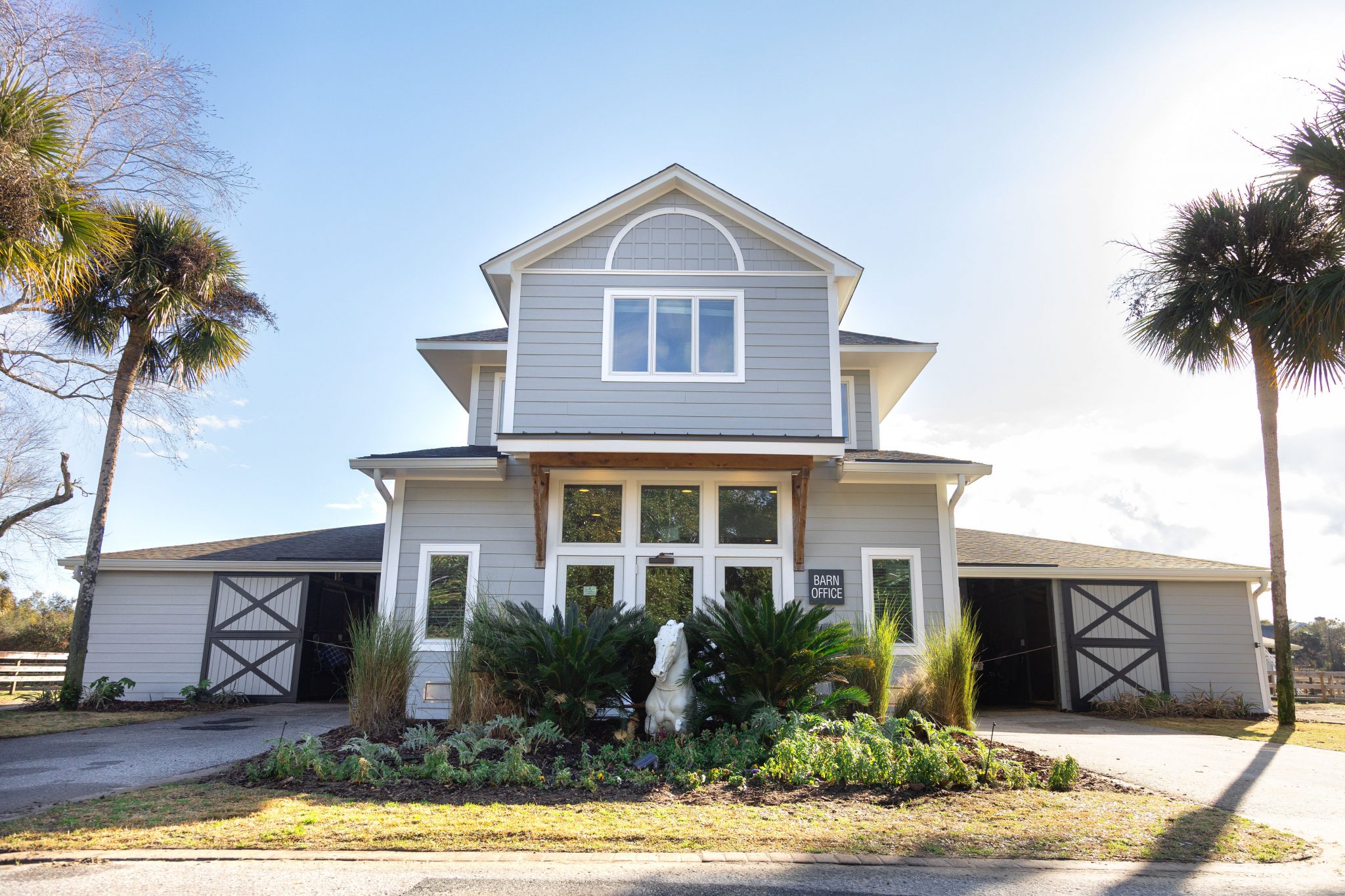 Choosing Exterior Paint Colors That Hold Up in Charleston’s Coastal Climate